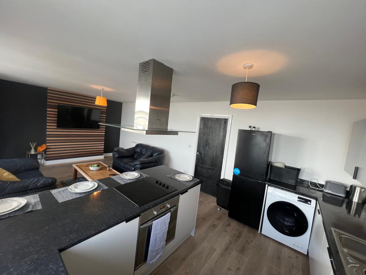 3 bedroom apartment for rent Oystermouth Road Swansea, SA1 3UL | UniHomes