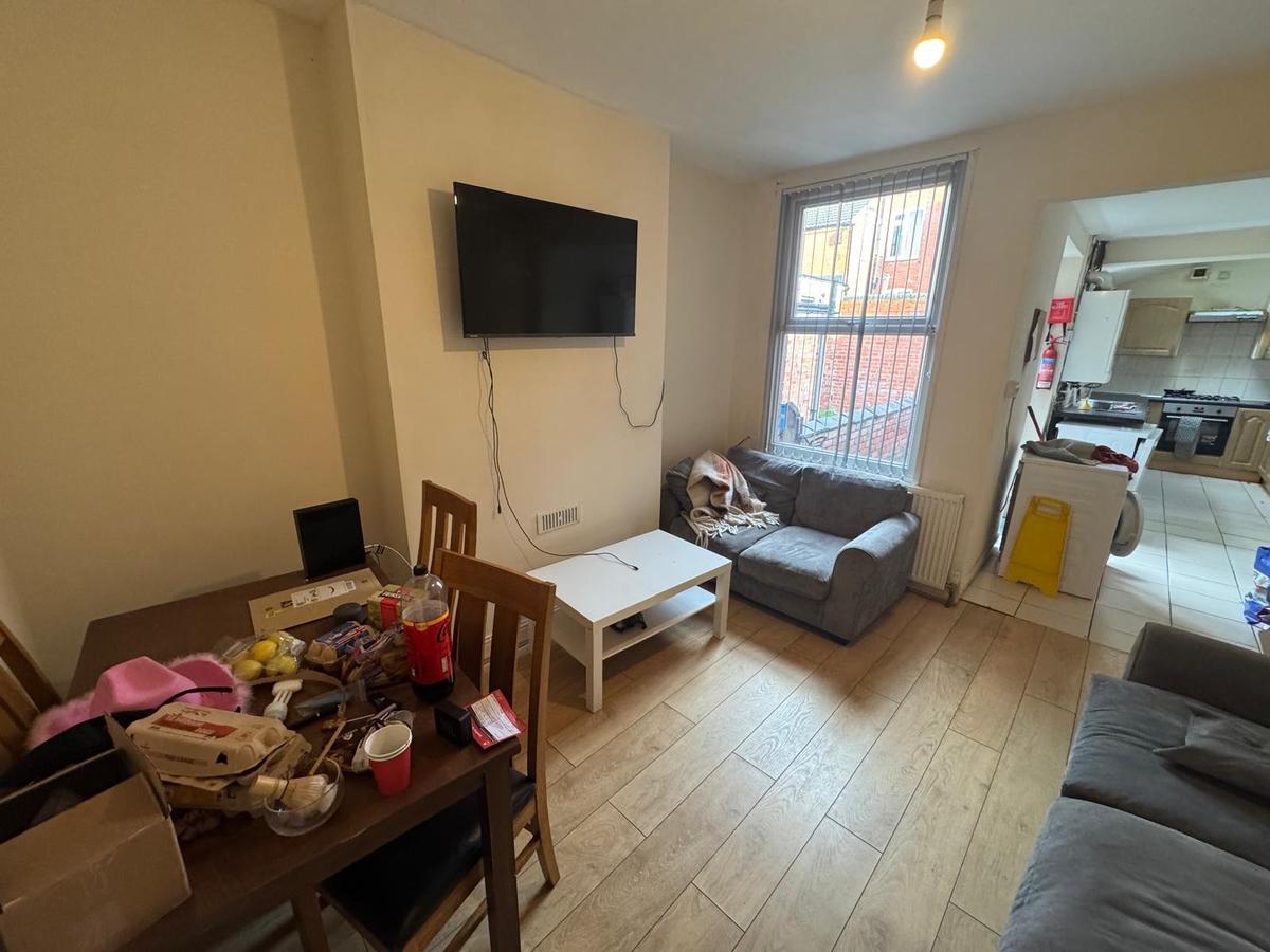 6 bedroom house for rent Kimbolton Avenue, Nottingham, NG7 1PT | UniHomes