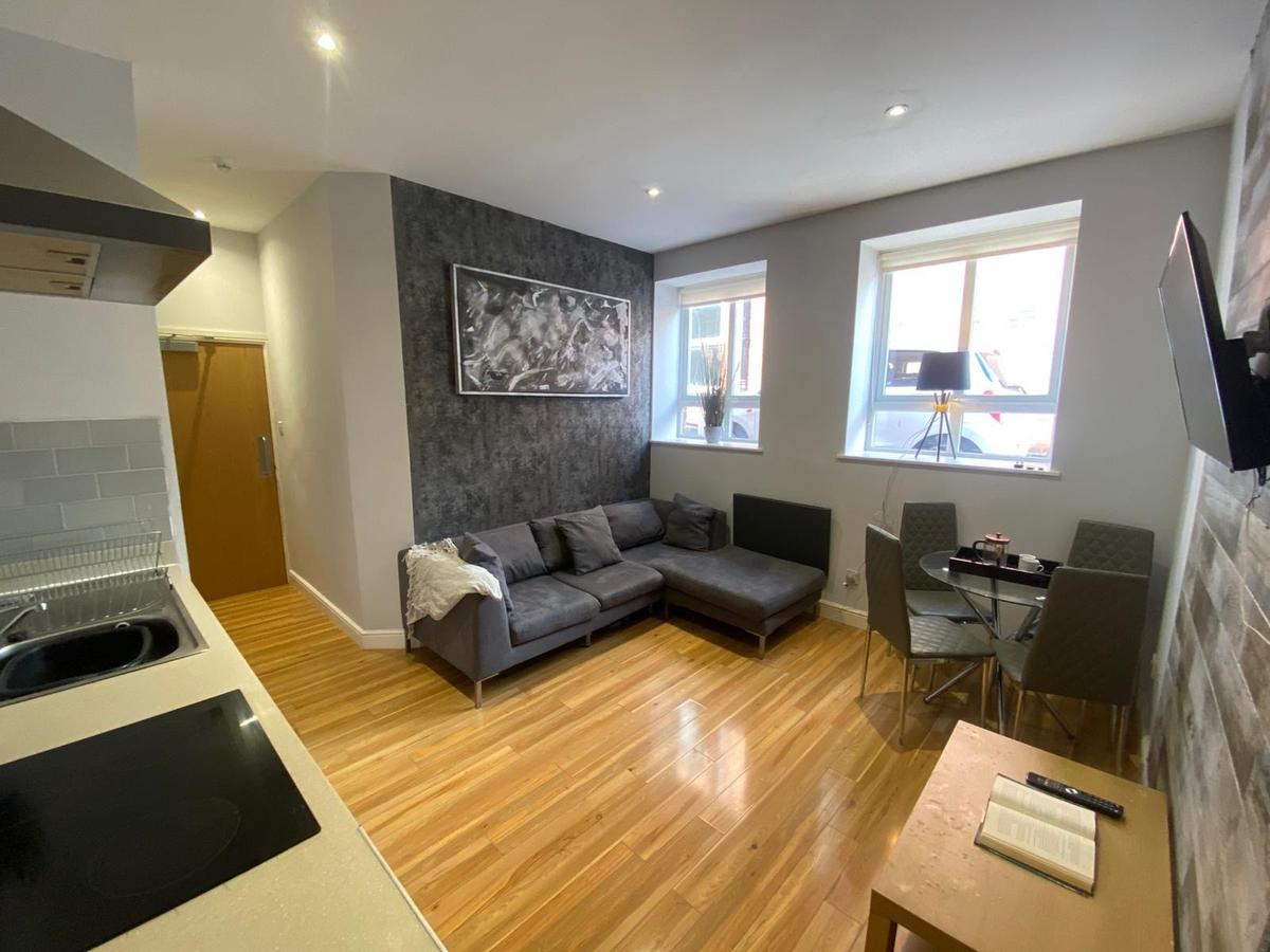3 bedroom apartment for rent Devon Road Leeds, LS2 9BA | UniHomes