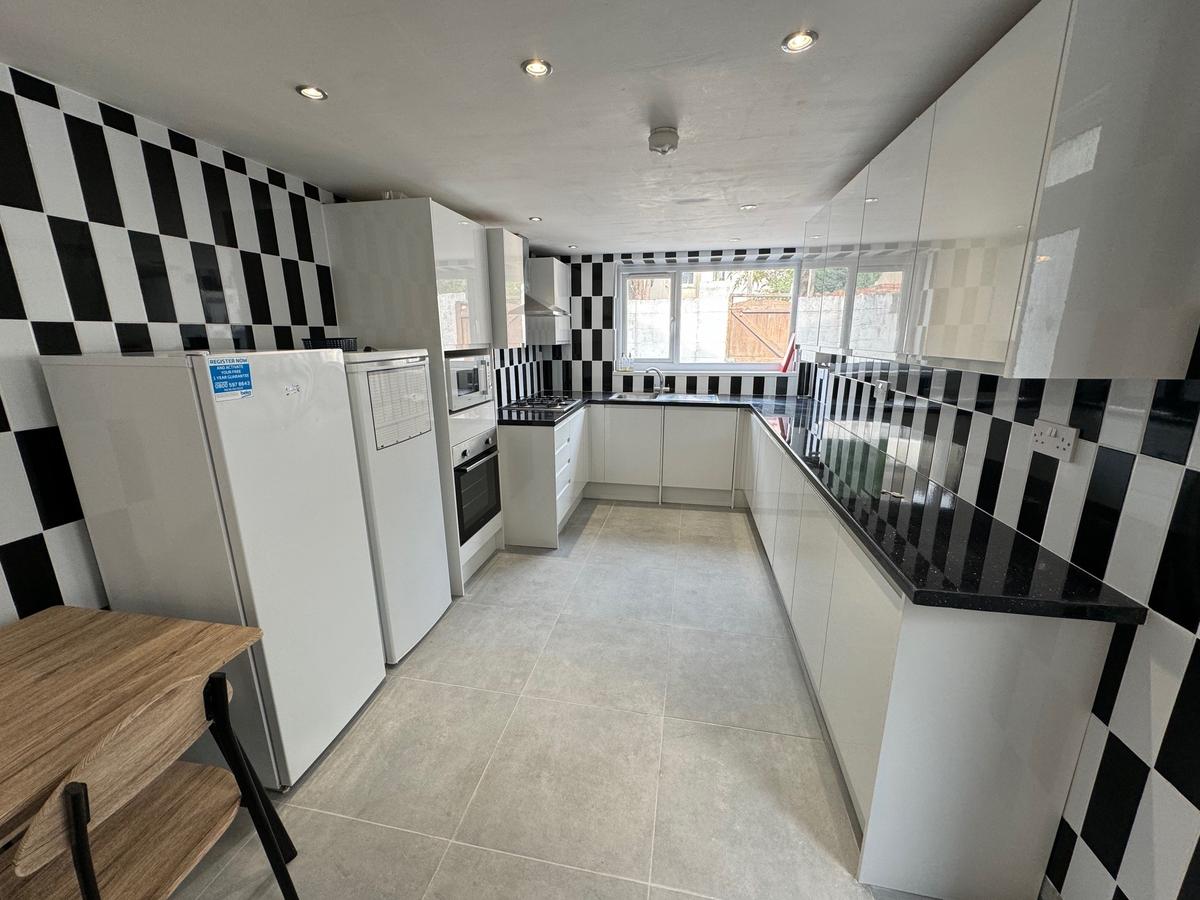 5 bedroom house for rent Dogfield Street Cardiff, CF24 4QN | UniHomes