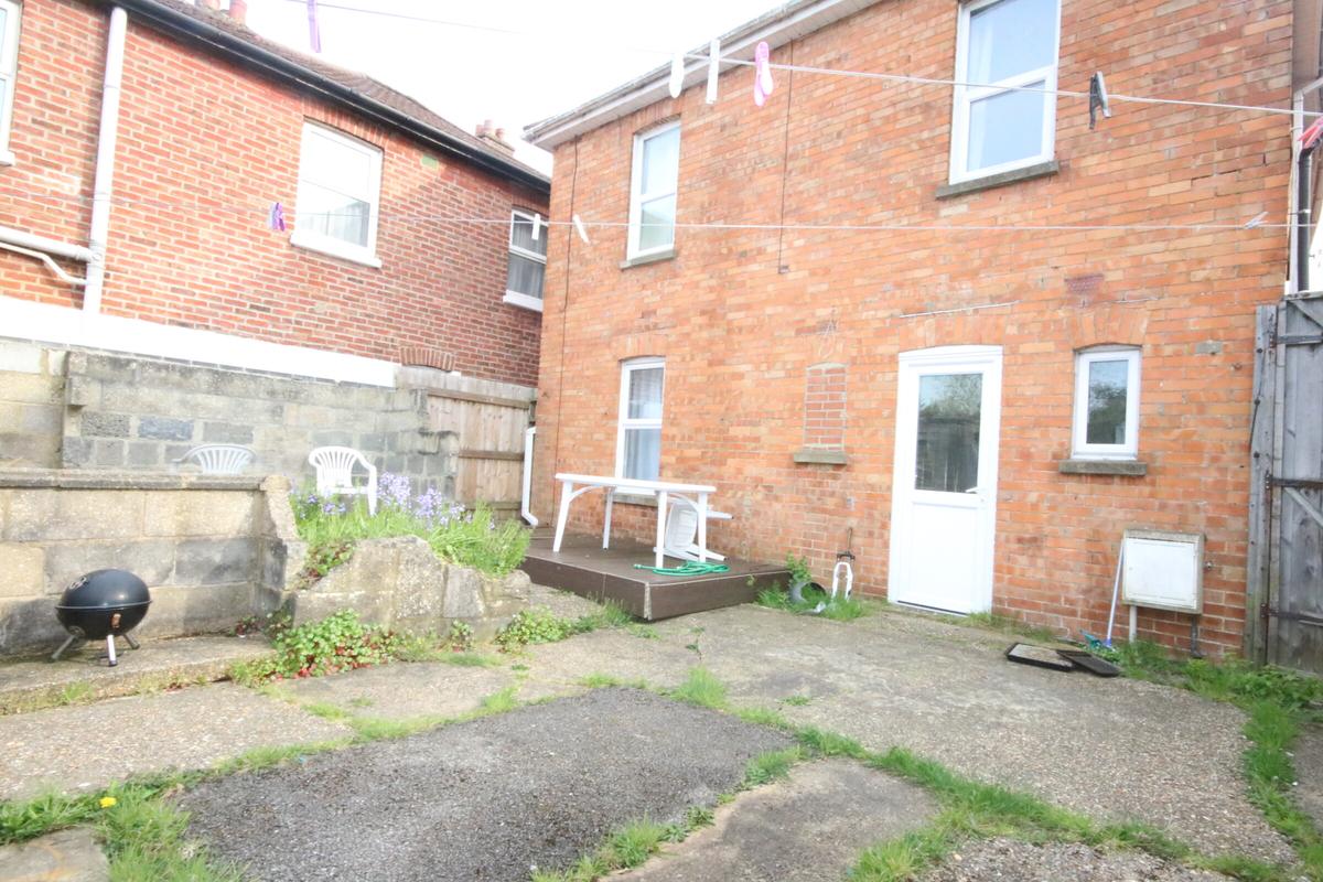 6 bedroom house for rent Ensbury Park Road Bournemouth, BH9 2SQ | UniHomes