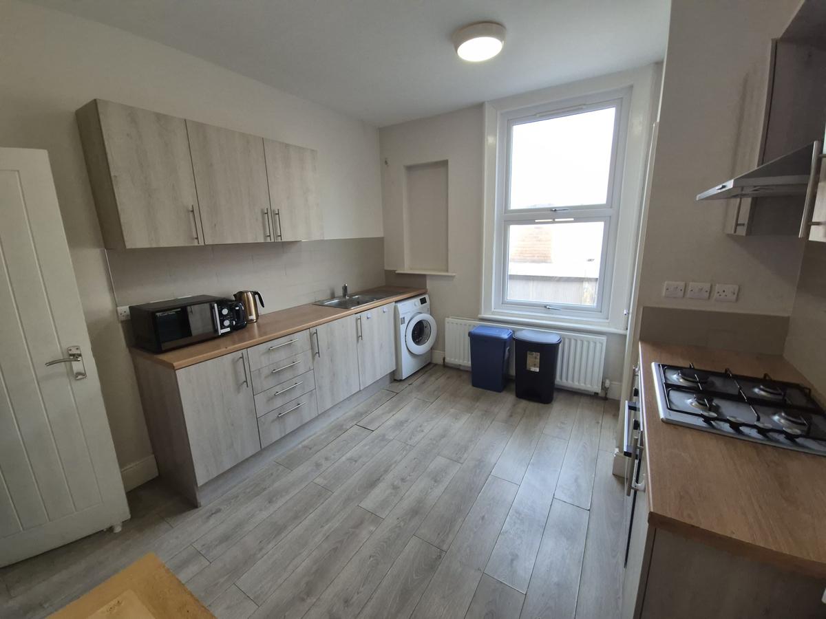 4 bedroom apartment for rent Glossop Road Sheffield, S10 2QA | UniHomes