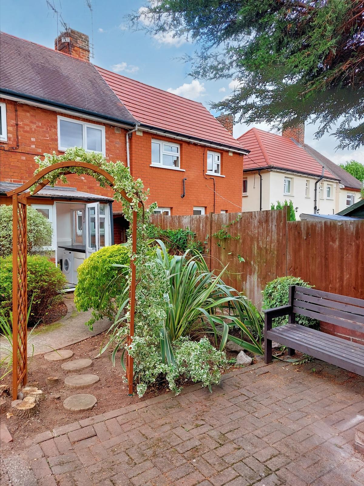 5 Bedroom House For Rent Central Avenue Nottingham Ng9 2qs Unihomes