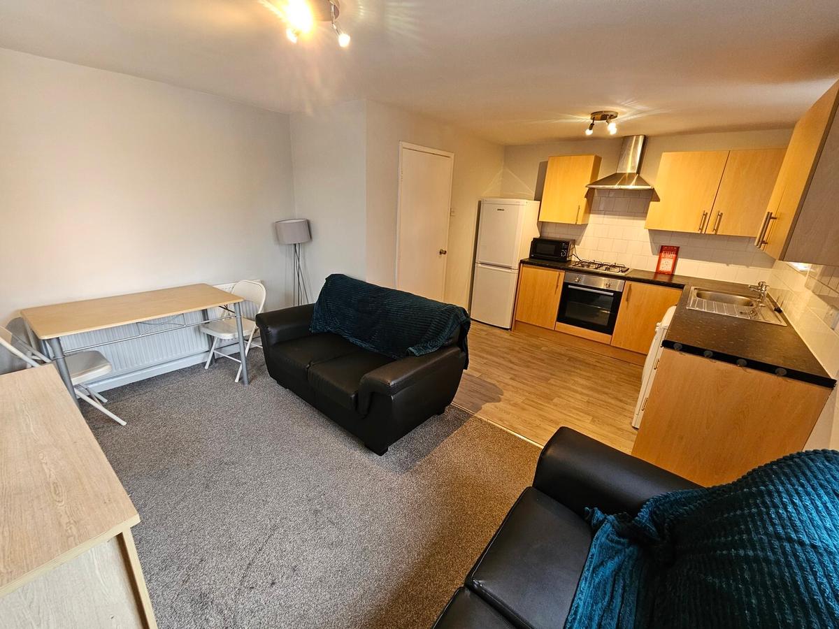 2 bedroom house for rent 50 - 56 De Grey Street Hull, HU5 2SA | UniHomes