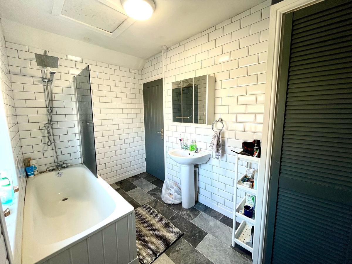 5 bedroom house for rent Adamsdown Square, Cardiff, CF24 0EZ | UniHomes