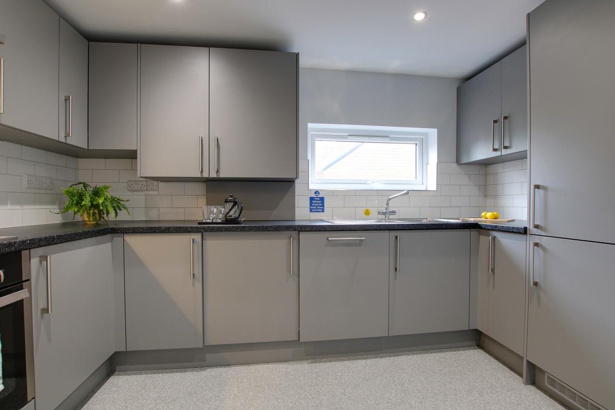 2 bedroom apartment for rent Clarendon Park Road Leicester, LE2 3AE ...