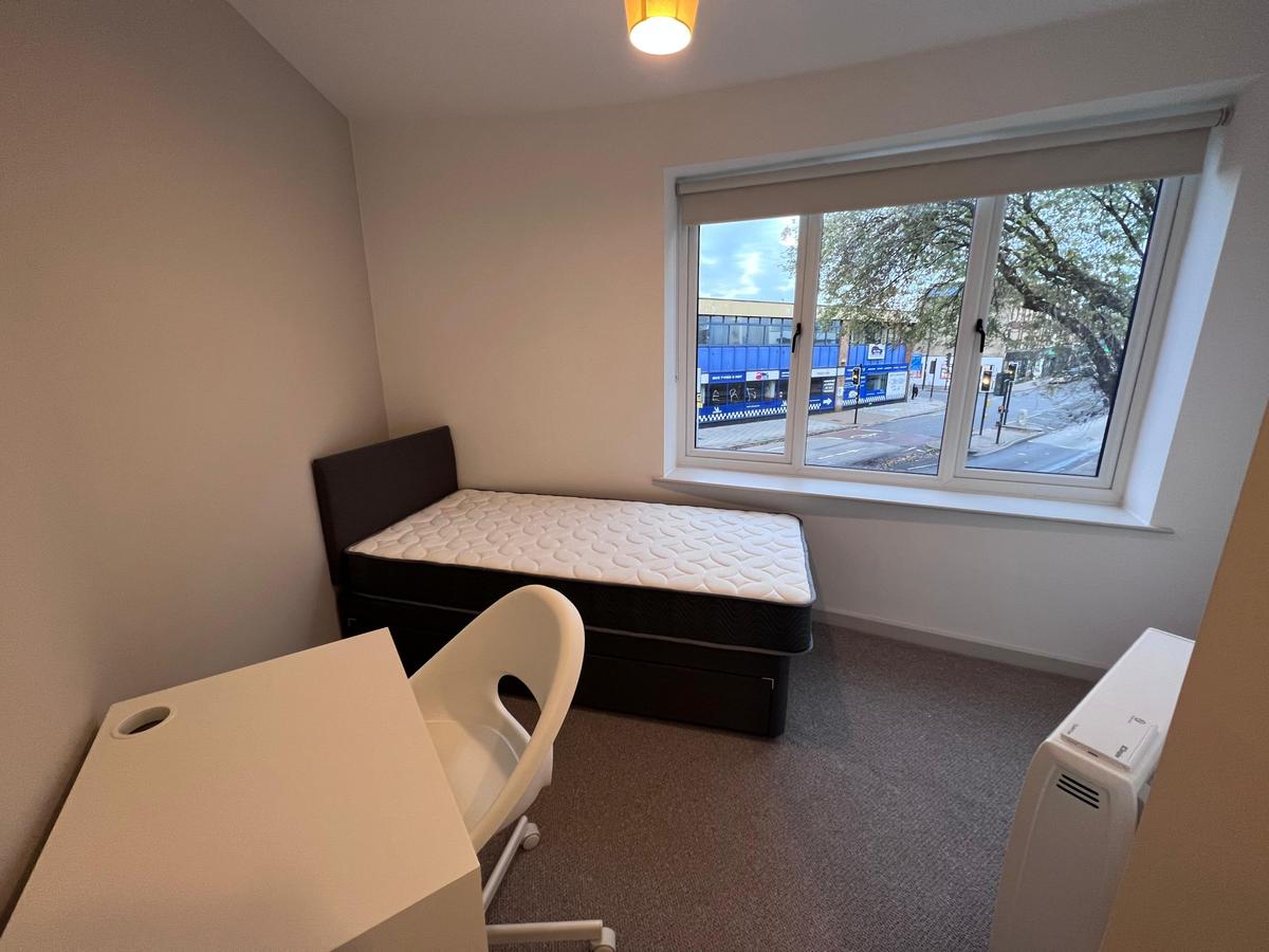6 bedroom house for rent Church Road Lawrence Hill Bristol, BS5 9JA ...