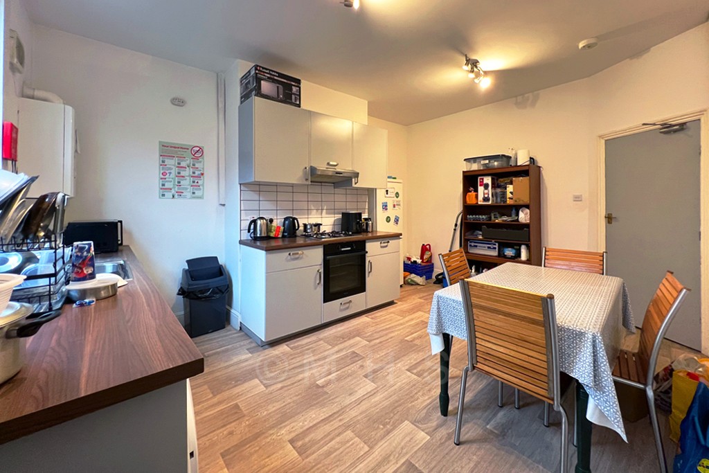 4 bedroom house for rent Burchett Grove Leeds, LS6 2JA | UniHomes