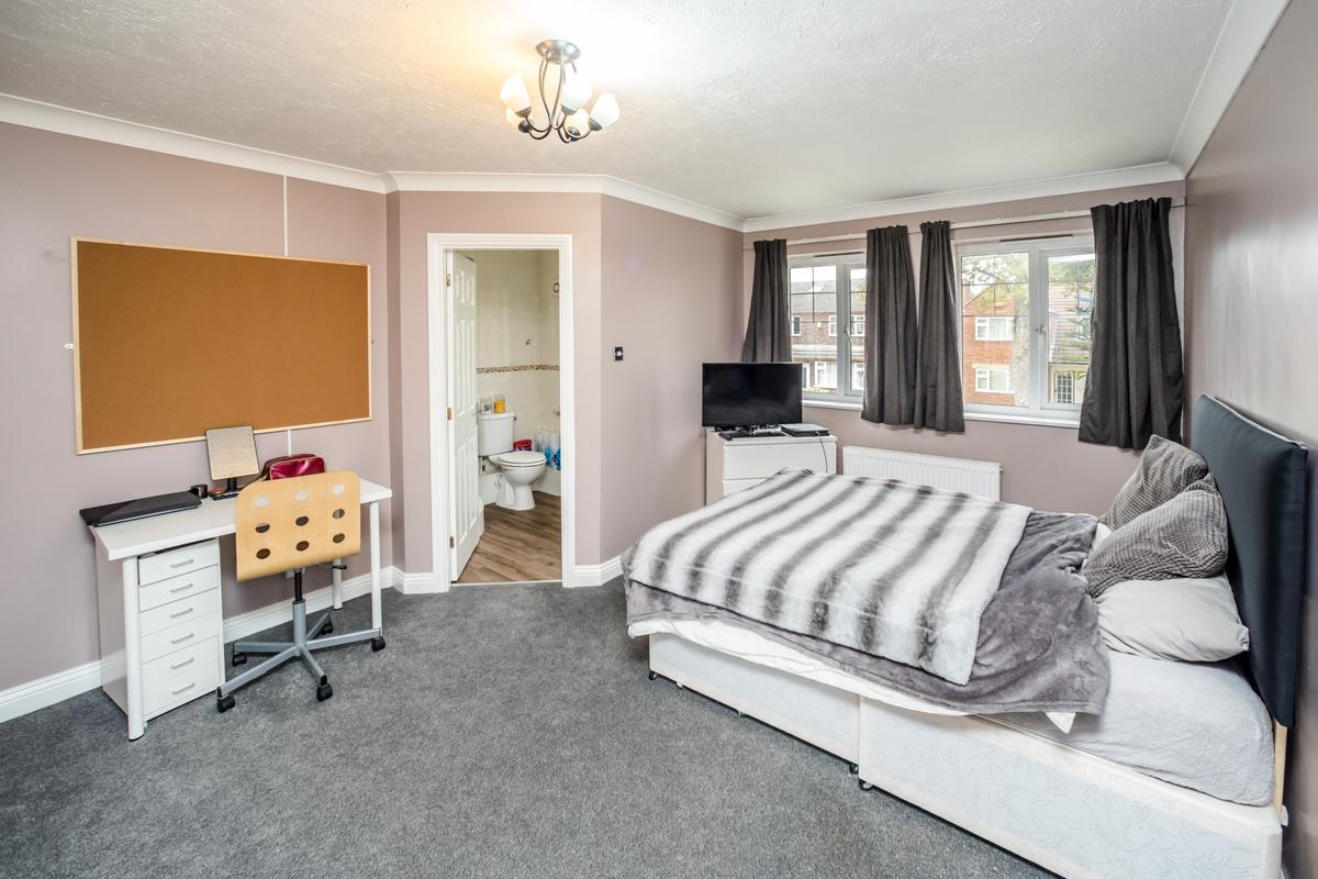 5 bedroom house for rent Springwood Hall Gardens, Huddersfield, HD1 4HA ...