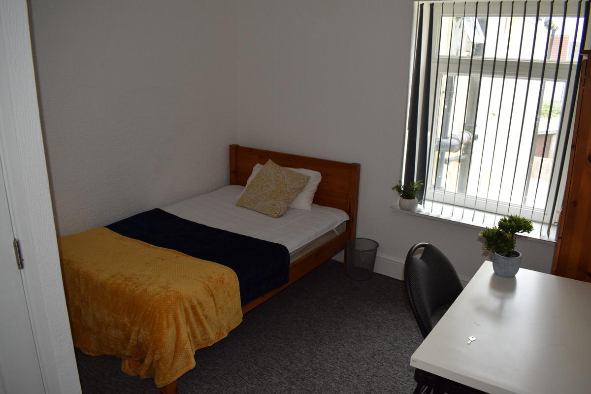 8 bedroom house for rent Cathays Terrace Cardiff, CF24 4HU | UniHomes