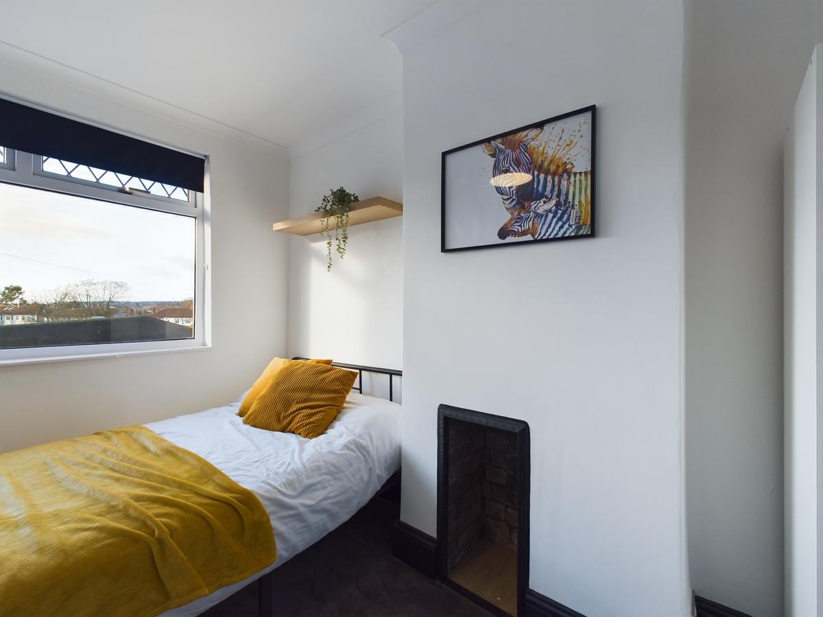 6 Bedroom House For Rent Monks Park Avenue Bristol Bs7 0un Unihomes
