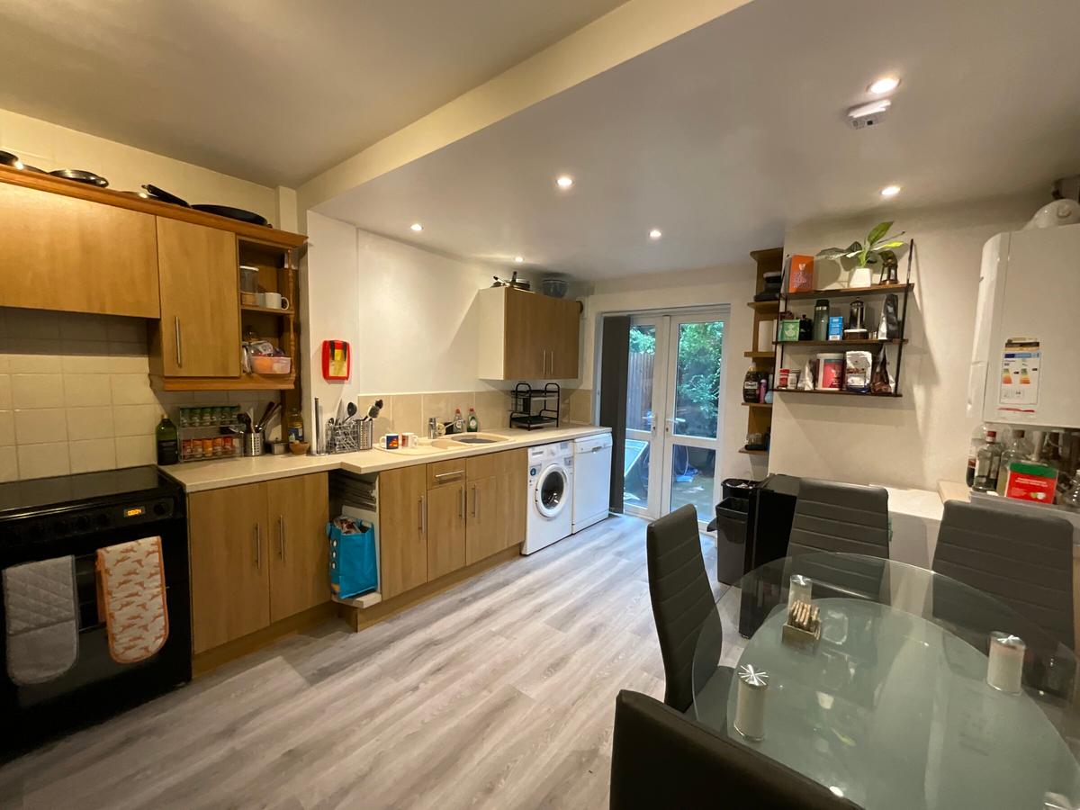 6 bedroom house for rent Woodside Road Nottingham, NG9 2TL | UniHomes