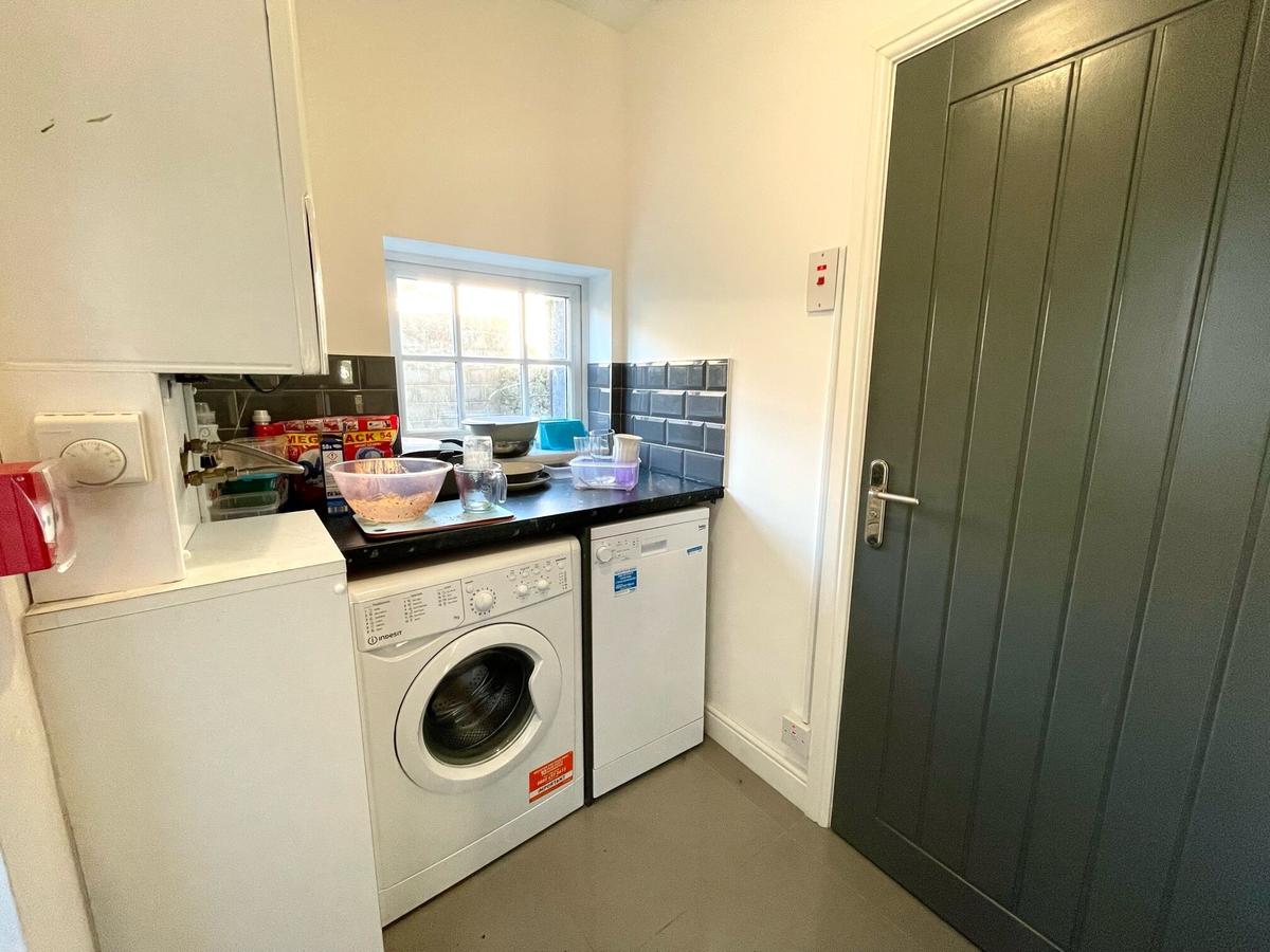 5 bedroom house for rent Adamsdown Square, Cardiff, CF24 0EZ | UniHomes