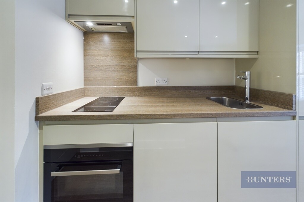 1 bedroom studio apartment for rent Canute Road Southampton, SO14 3FJ ...