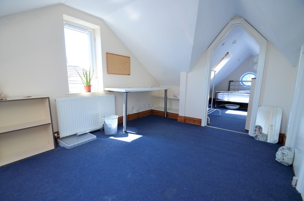 5 bedroom house for rent Alexandra Road Surrey, TW20 0RP | UniHomes