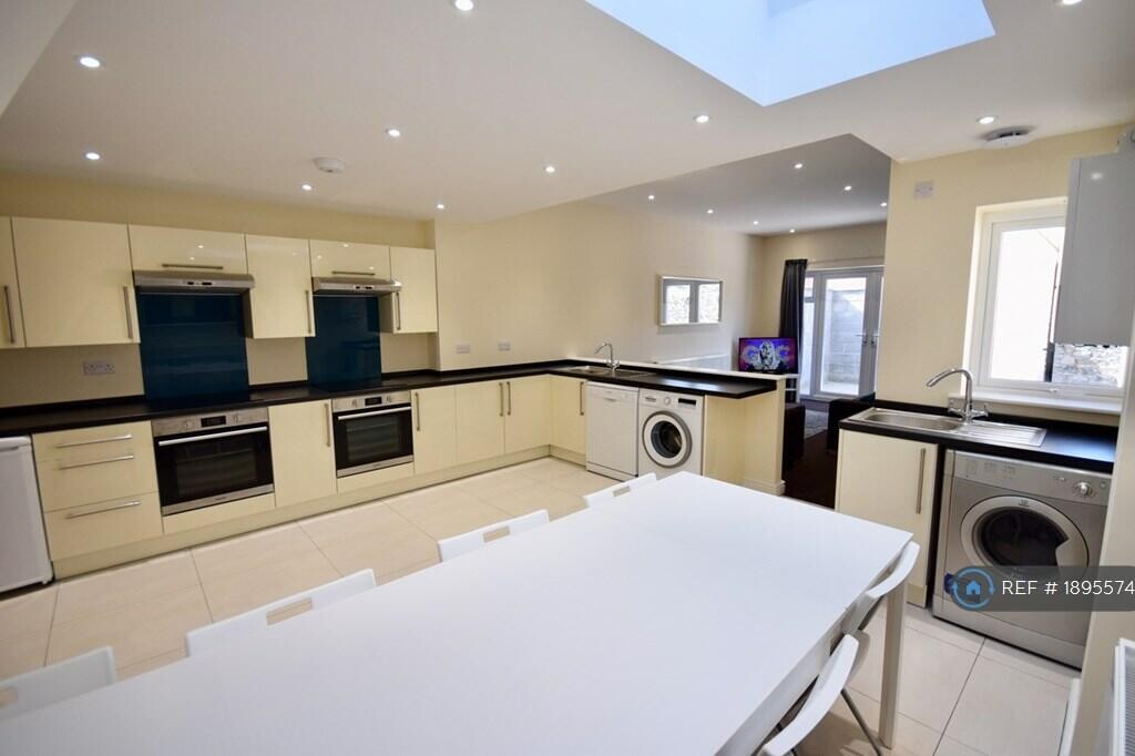 8 bedroom house for rent Minny Street, Cardiff, CF24 4ER | UniHomes