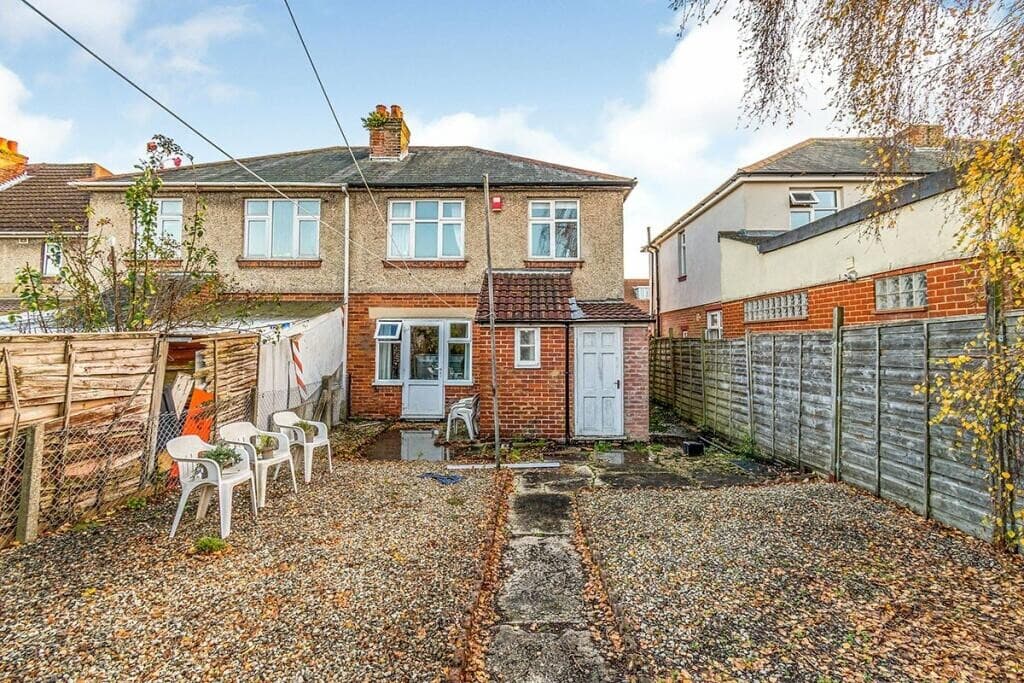 4 Bedroom House For Rent Burgess Road Southampton So16 3ba Unihomes