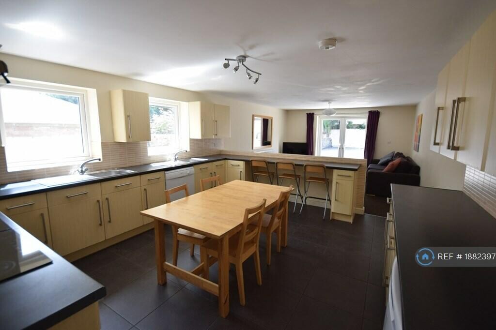 10 bedroom house for rent Wyeverne Road, Cardiff, CF24 4BG | UniHomes