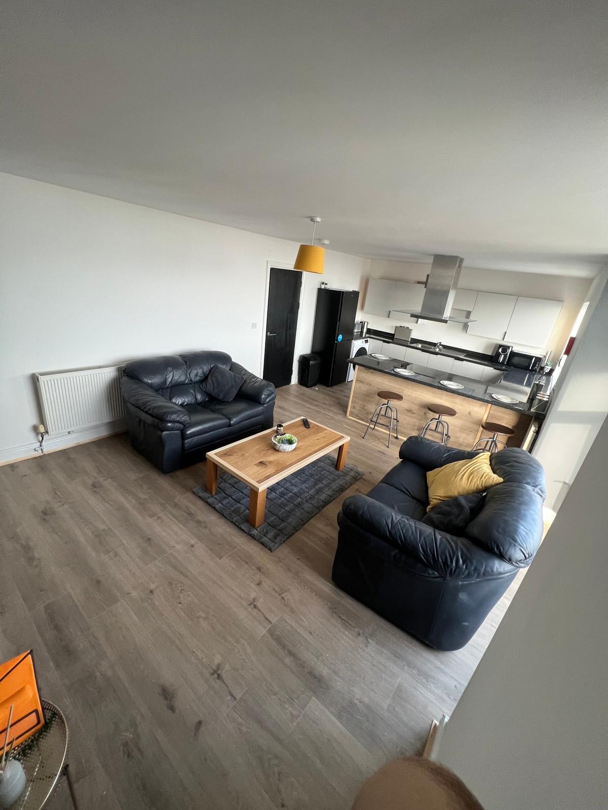 3 bedroom apartment for rent Oystermouth Road Swansea, SA1 3UL | UniHomes