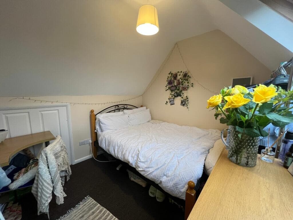 4 Bedroom House For Rent Minden Way Winchester So22 4dt Unihomes