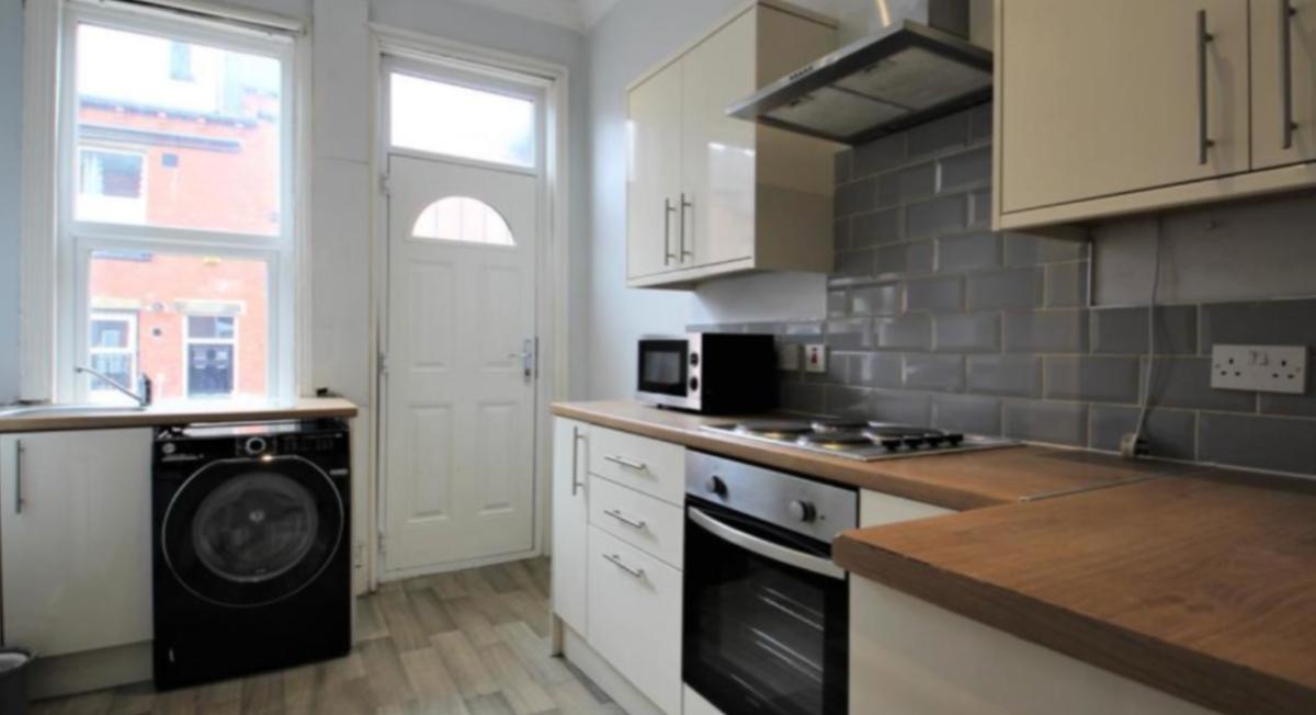 8 bedroom house for rent Delph Lane, Leeds, LS6 2HQ | UniHomes