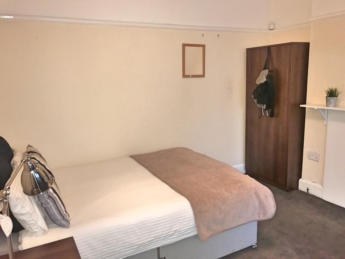 5 bedroom house for rent Rolleston Drive Nottingham, NG7 1JT | UniHomes