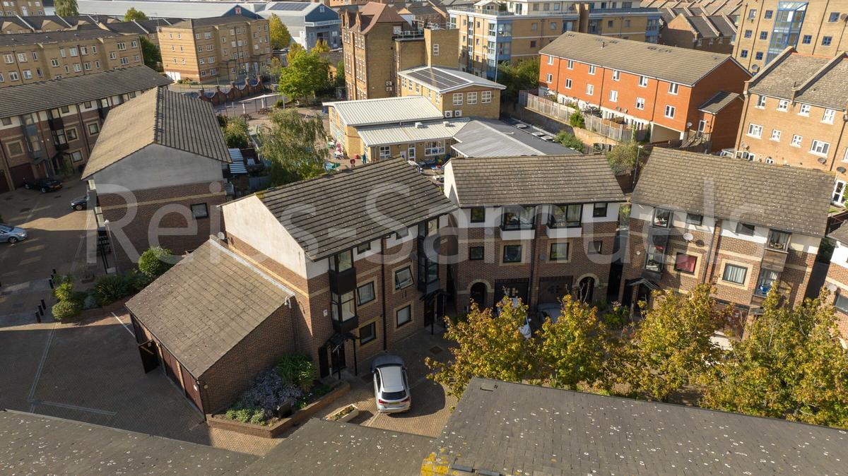 5 bedroom house for rent Ironmongers Place London, E14 9YD | UniHomes