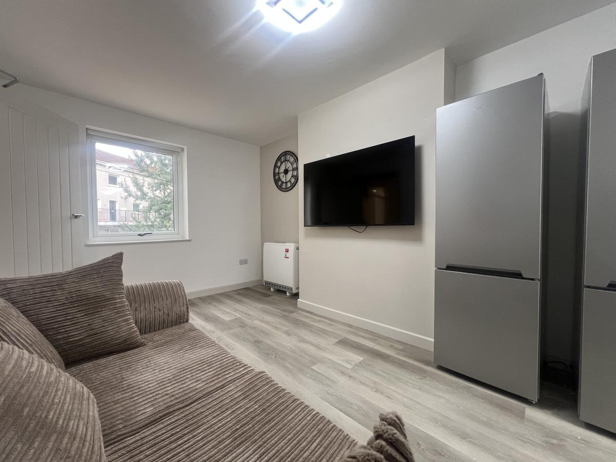 6 bedroom house for rent Church Road Lawrence Hill Bristol, BS5 9JA ...