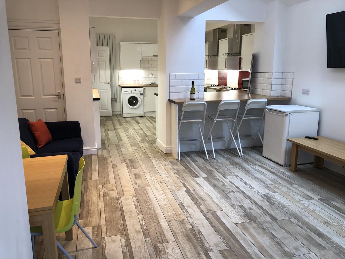 6 bedroom house for rent Henry Road Nottingham, NG7 2DR | UniHomes