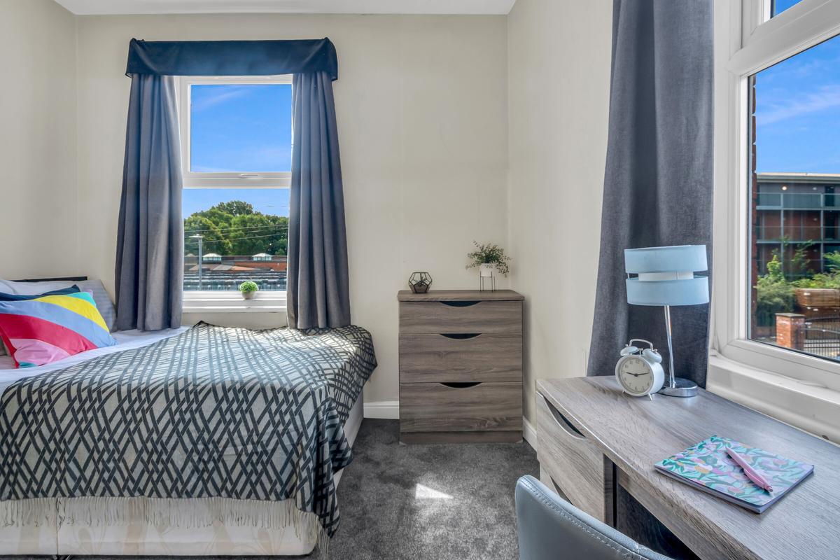 8 bedroom house for rent Cardigan Road Leeds, LS6 1LJ | UniHomes