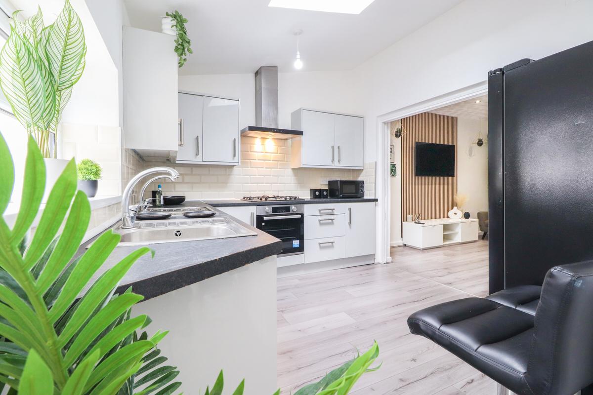 6 bedroom house for rent David Road, Coventry, CV1 2BW | UniHomes