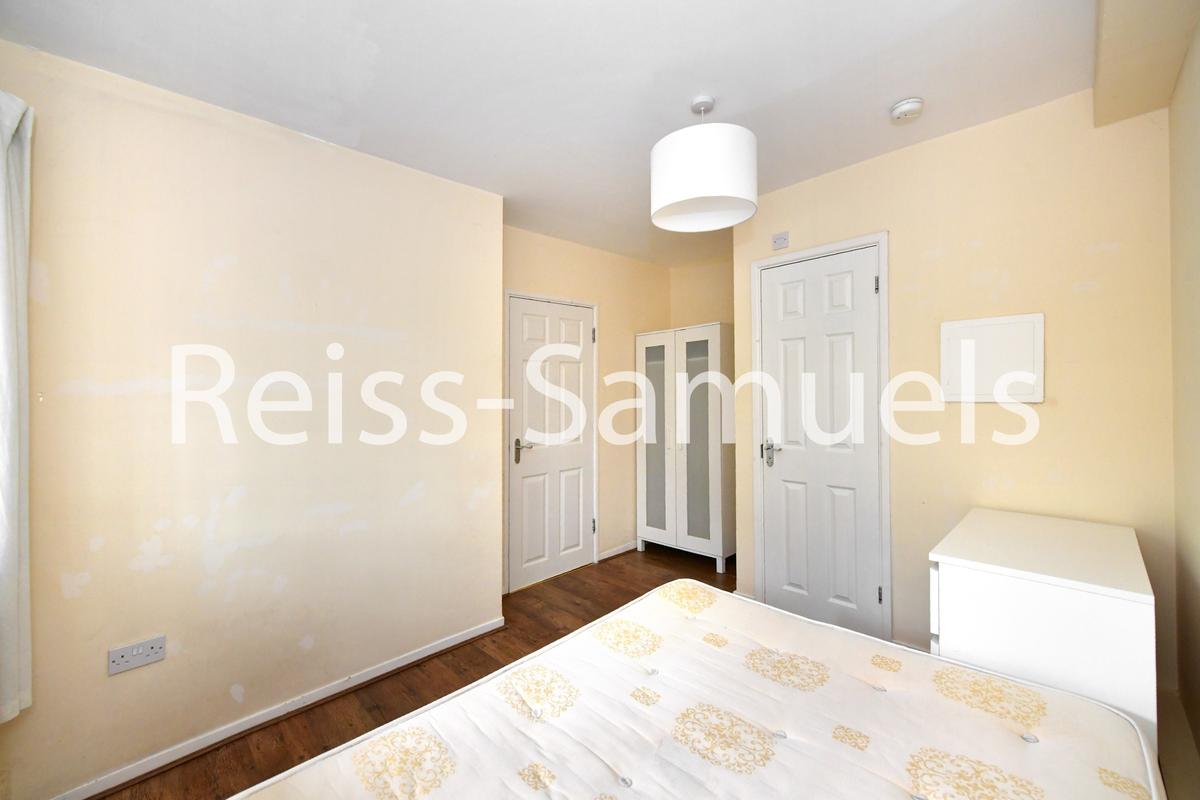 4 bedroom house for rent Patmore Estate, London, SW8 4JY | UniHomes