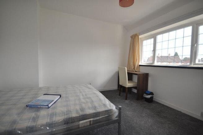 6 Bedroom House For Rent Yew Tree Drive Surrey Gu1 1pd Unihomes
