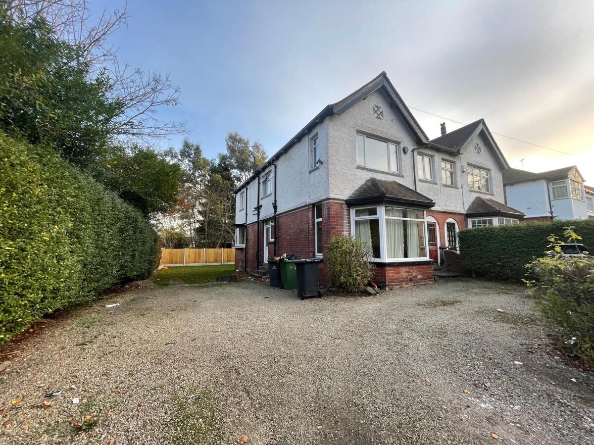 5 bedroom house for rent Church Wood Avenue, Leeds, LS16 5LF | UniHomes