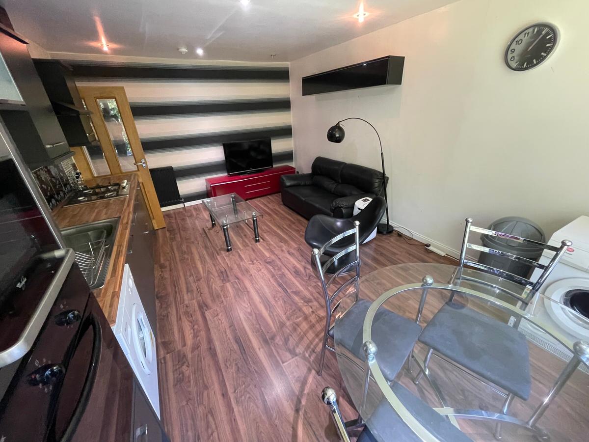 3 bedroom house for rent The Poplars Leeds, LS6 2BT | UniHomes