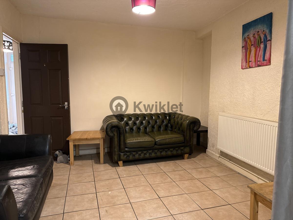 3 bedroom house for rent Wood Road, Pontypridd, CF37 1RG | UniHomes