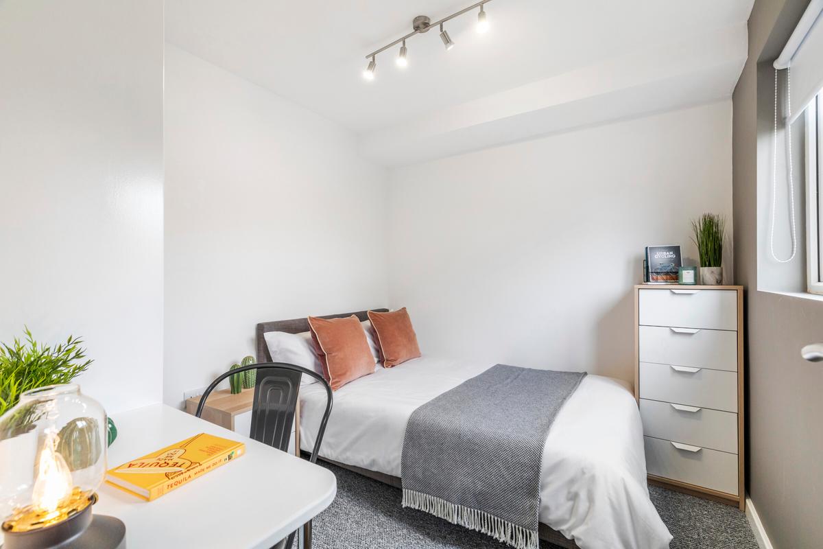 6 bedroom house for rent Well Close Rise, Leeds, LS7 1HT | UniHomes