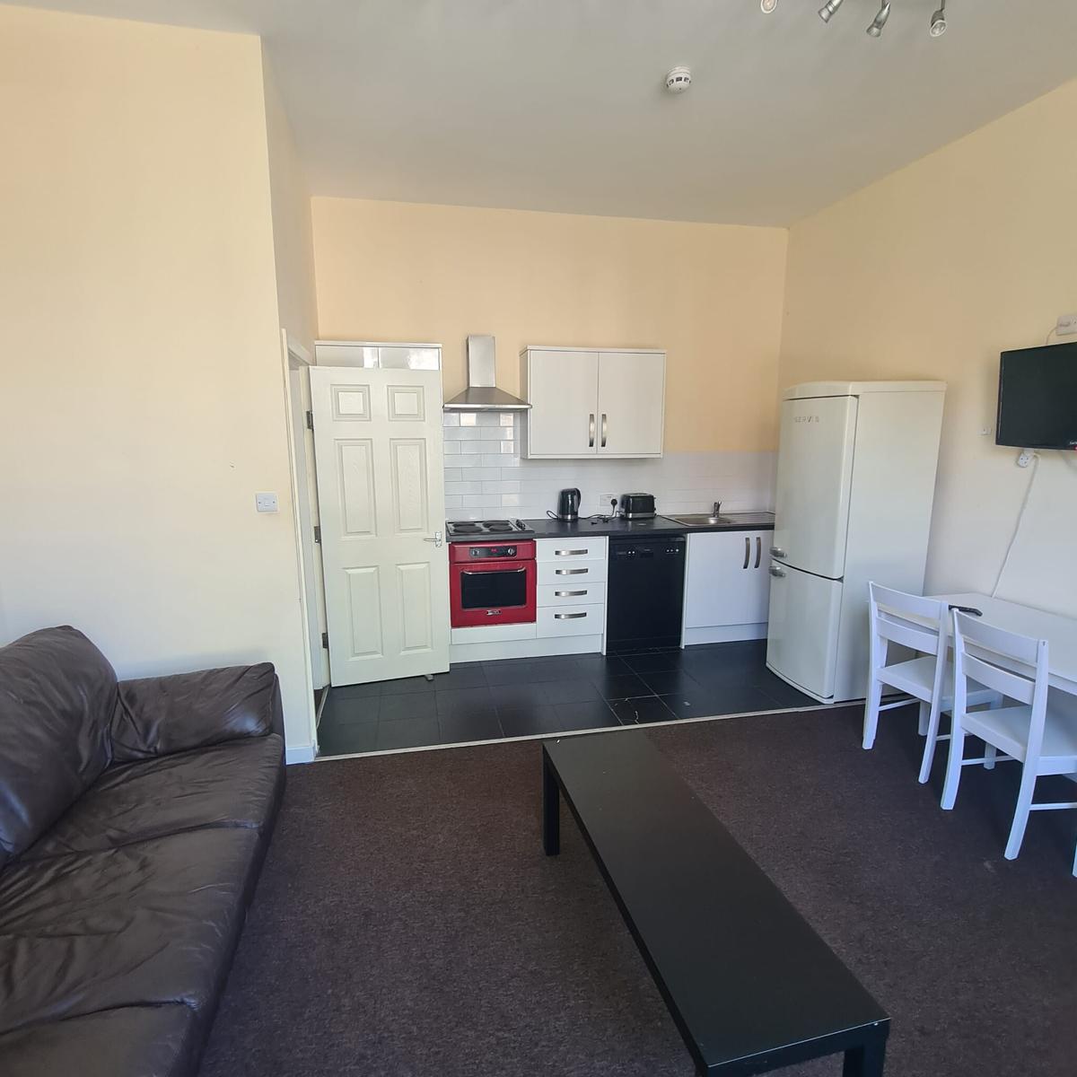 8 bedroom house for rent Victoria Road, Leeds, LS6 1DU | UniHomes