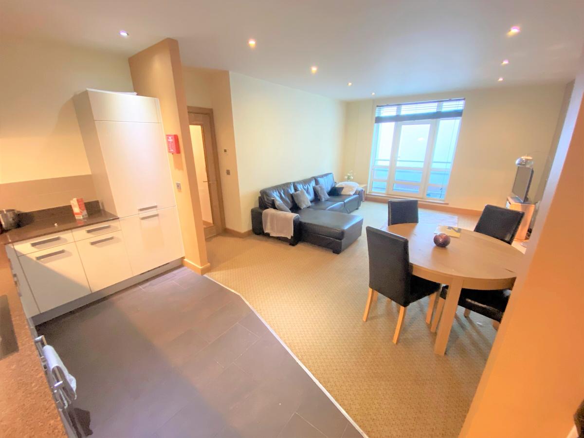 3 bedroom apartment for rent The Lounge, Leeds, LS6 3HU | UniHomes