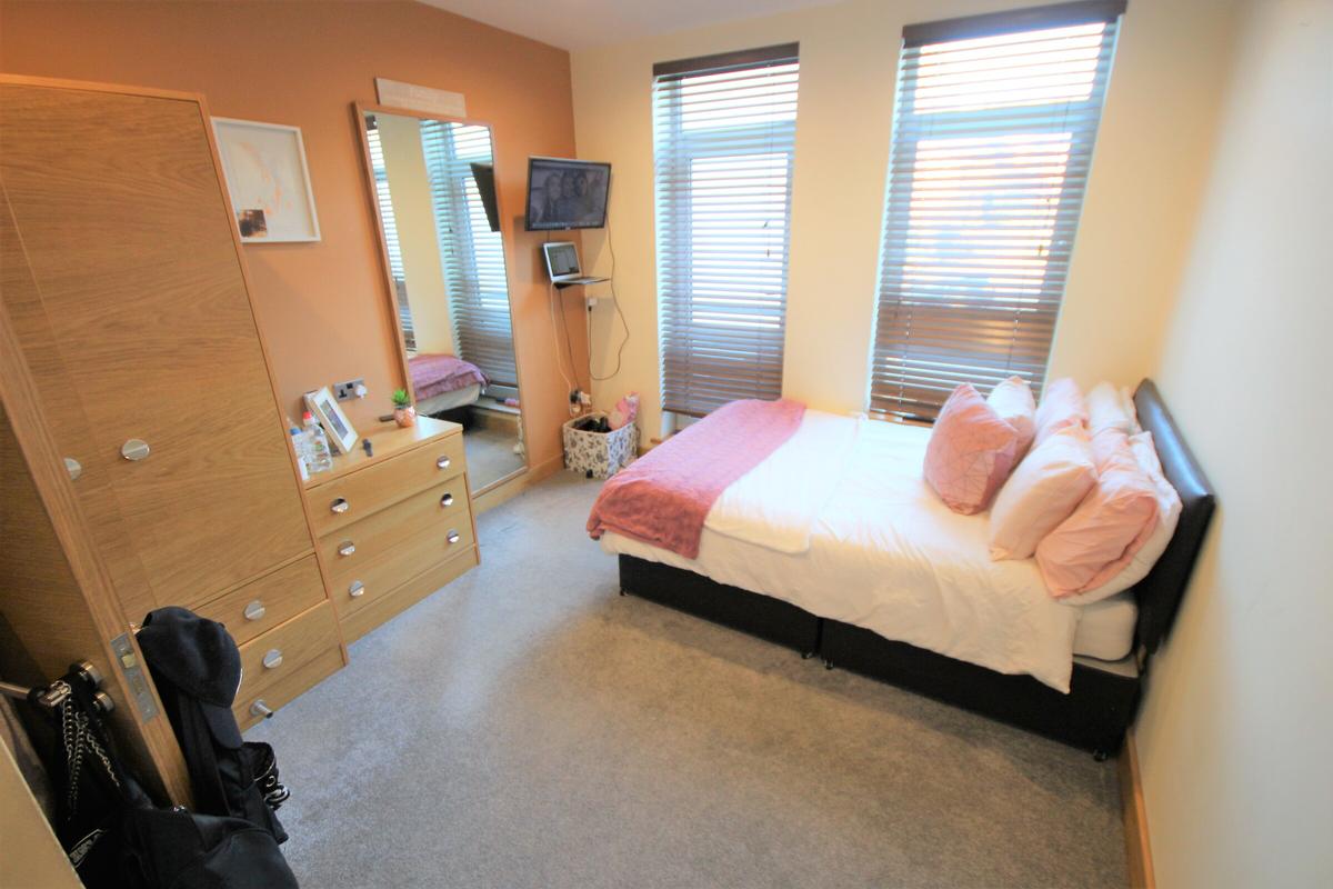 3 bedroom apartment for rent The Lounge, Leeds, LS6 3HU | UniHomes