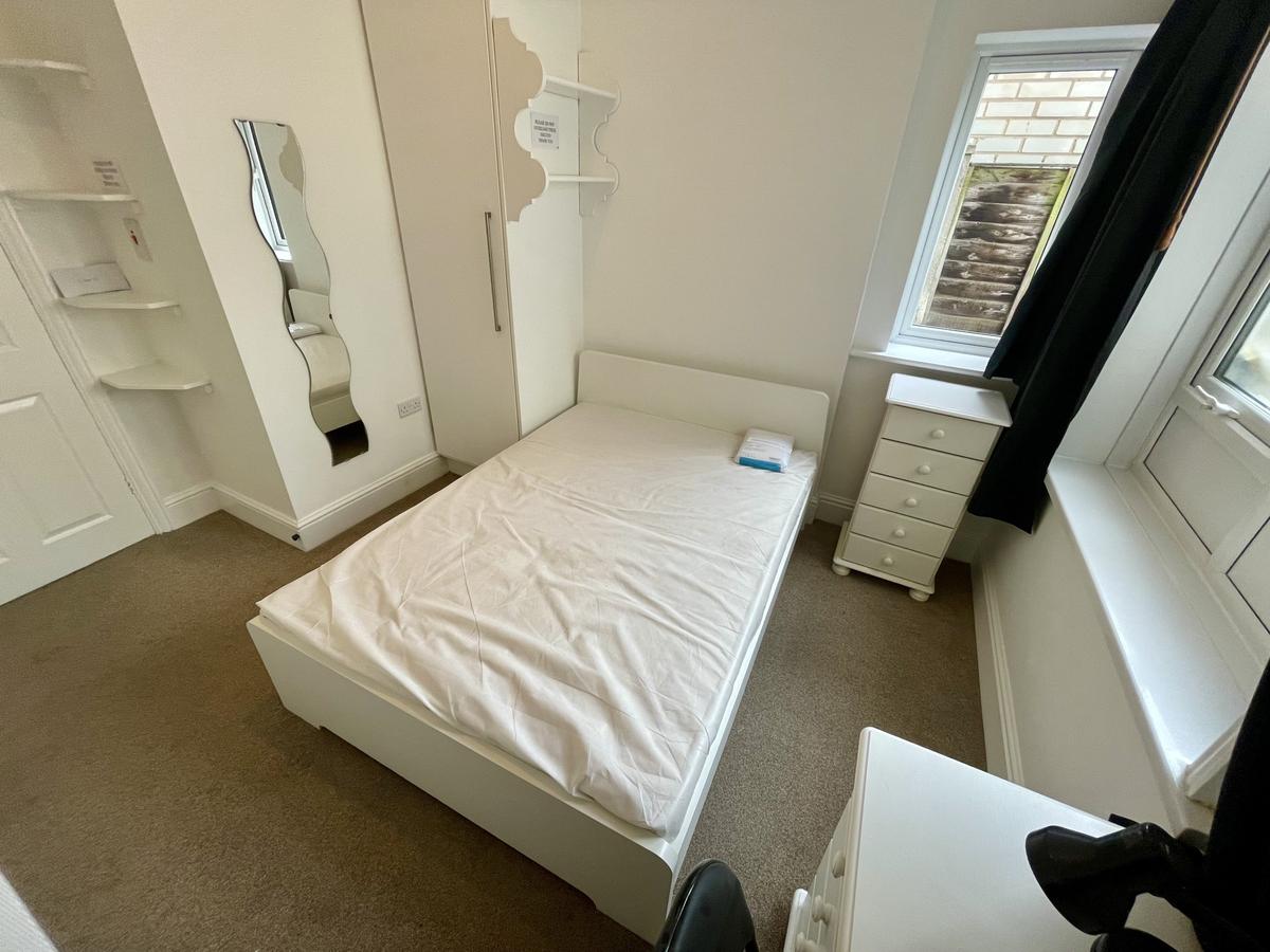 6 bedroom house for rent Talbot Hill Road Bournemouth, BH9 2JT | UniHomes