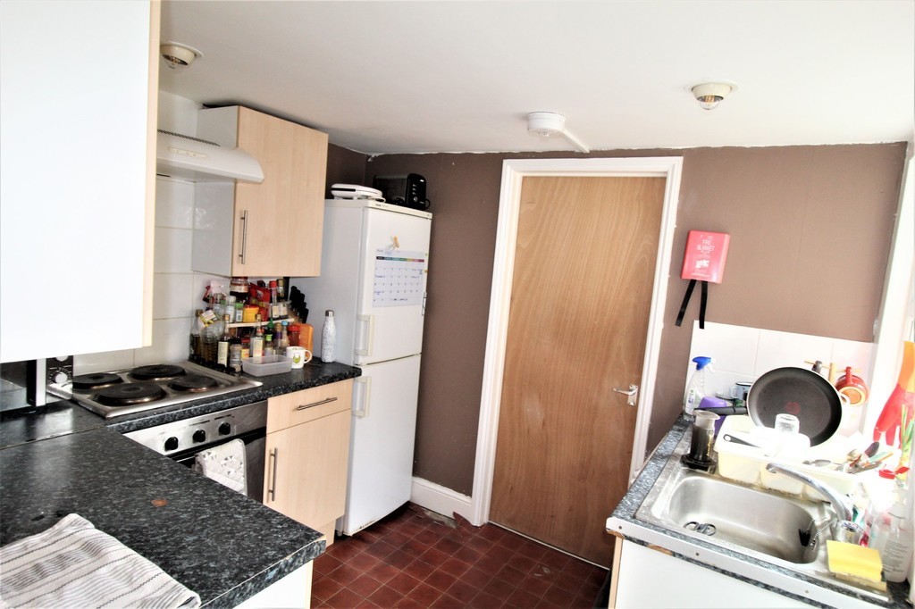 4 bedroom house for rent Bond Street Surrey, TW20 0PU | UniHomes
