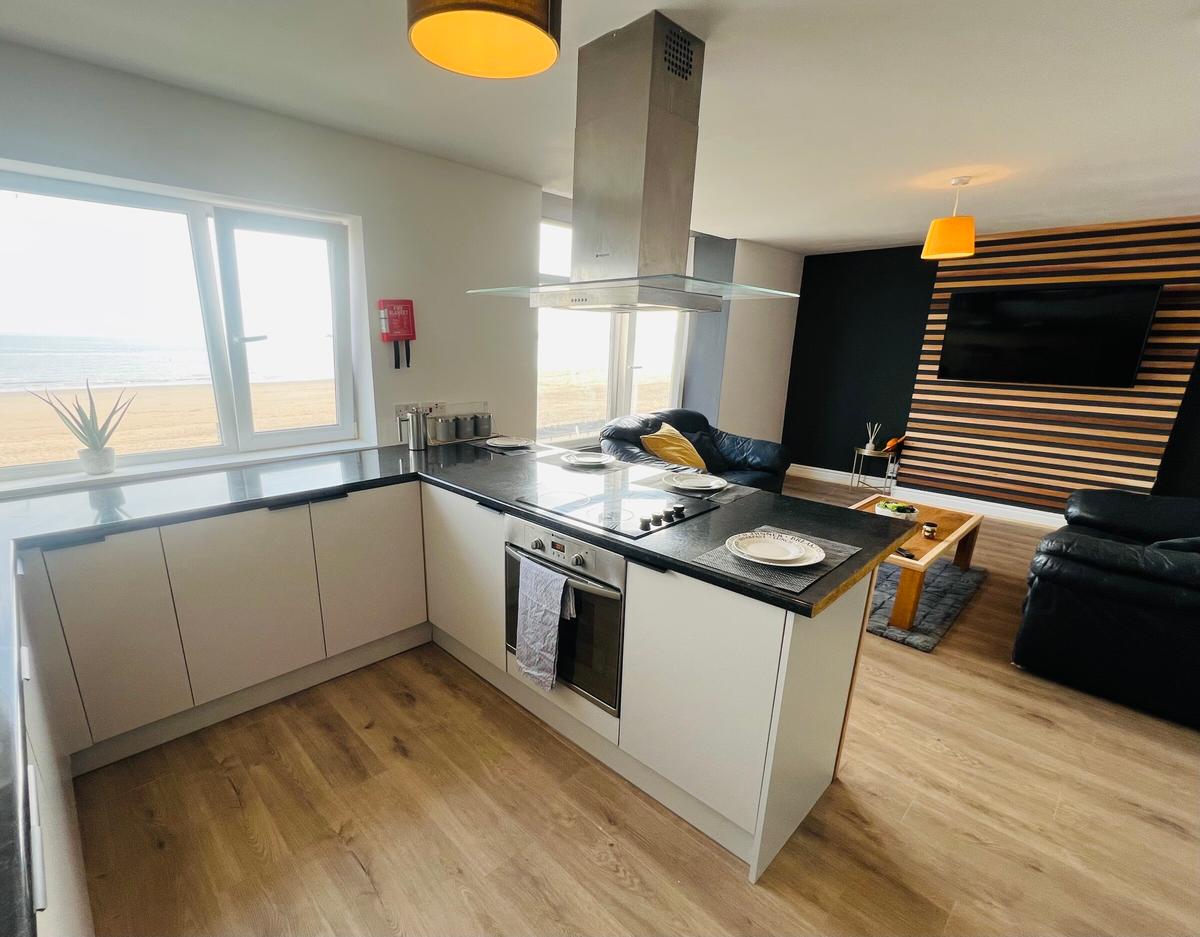 3 bedroom apartment for rent Oystermouth Road Swansea, SA1 3UL | UniHomes