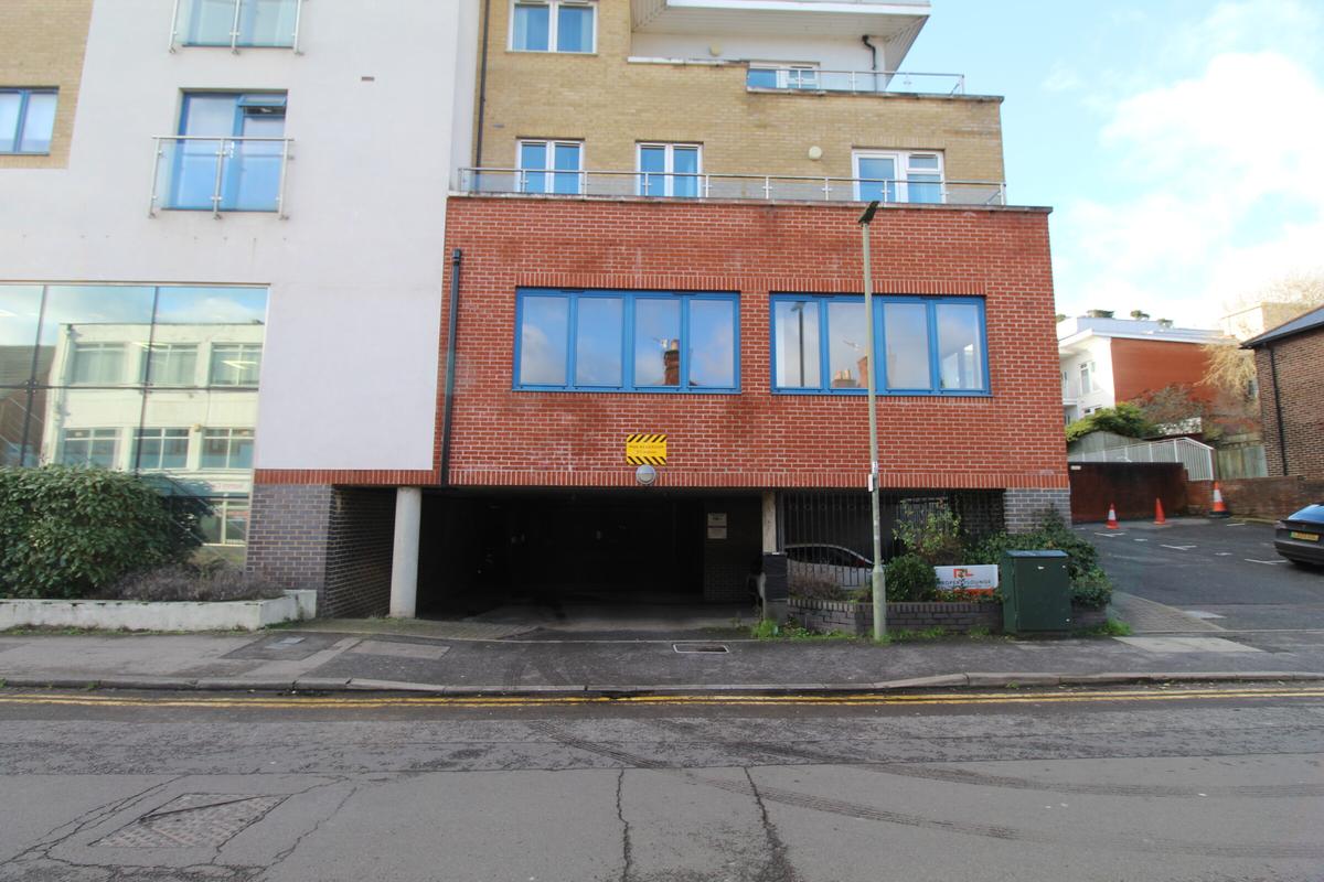 2 bedroom apartment for rent Walnut Tree Close, Surrey, GU1 4RW | UniHomes