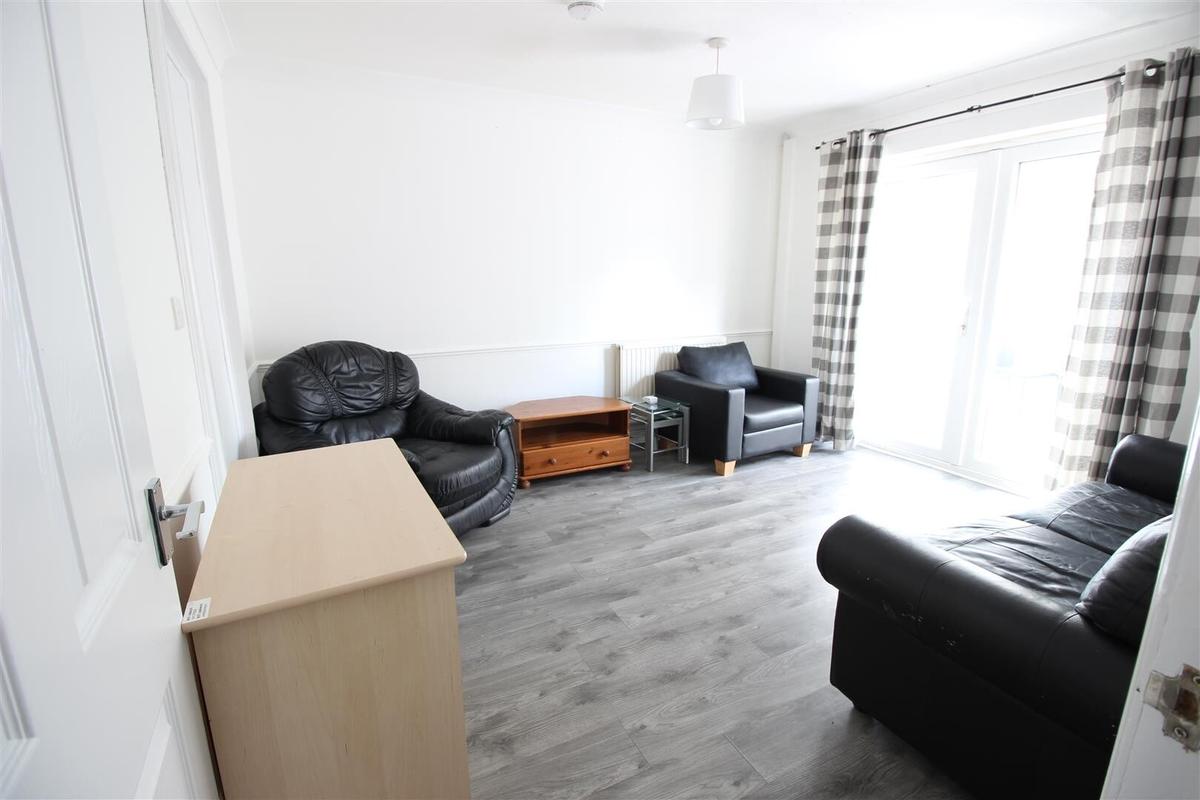 5 bedroom house for rent Bosanquet Close, London, UB8 3PE | UniHomes