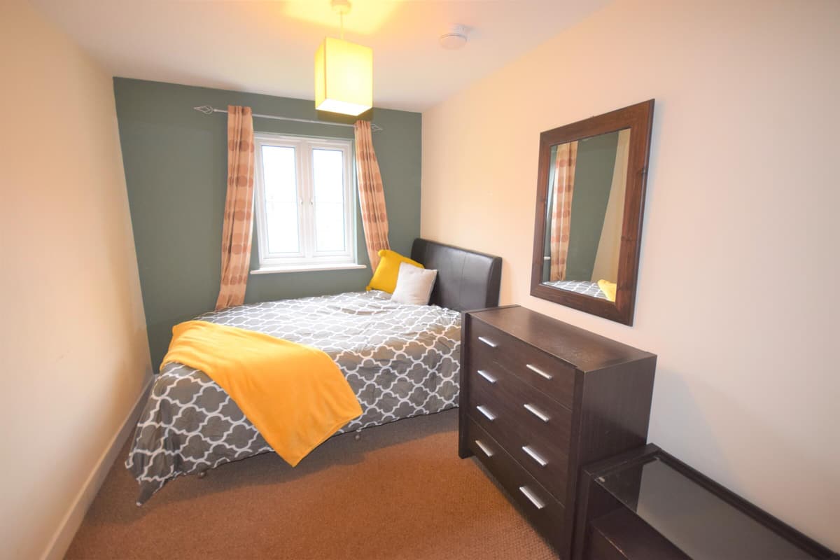 6 Bedroom House For Rent Bartholomews Square Bristol Bs7 0qb Unihomes