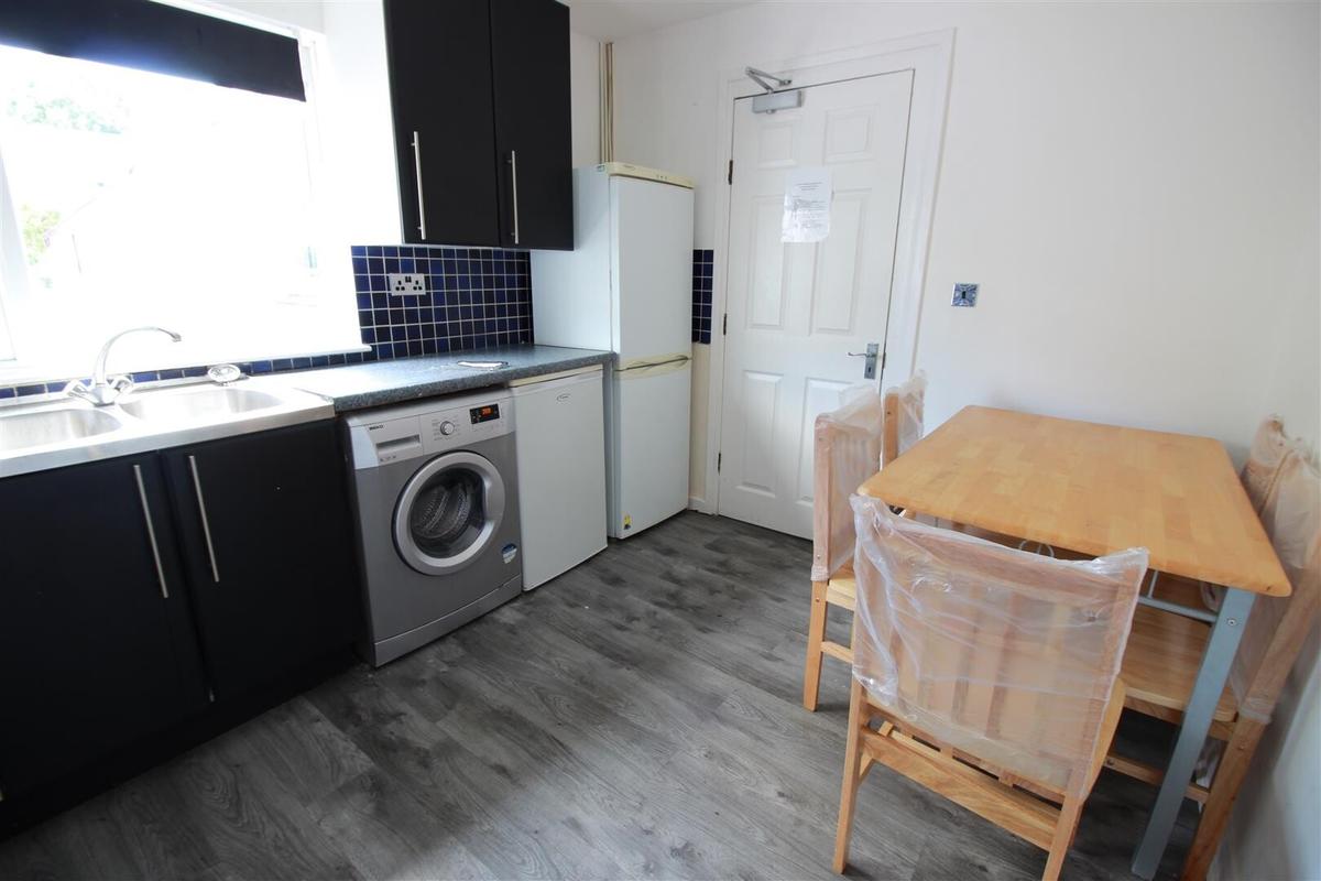 5 bedroom house for rent Bosanquet Close, London, UB8 3PE | UniHomes