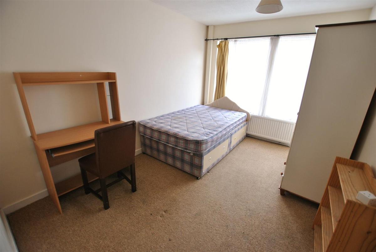 5 bedroom house for rent Bosanquet Close, London, UB8 3PE | UniHomes