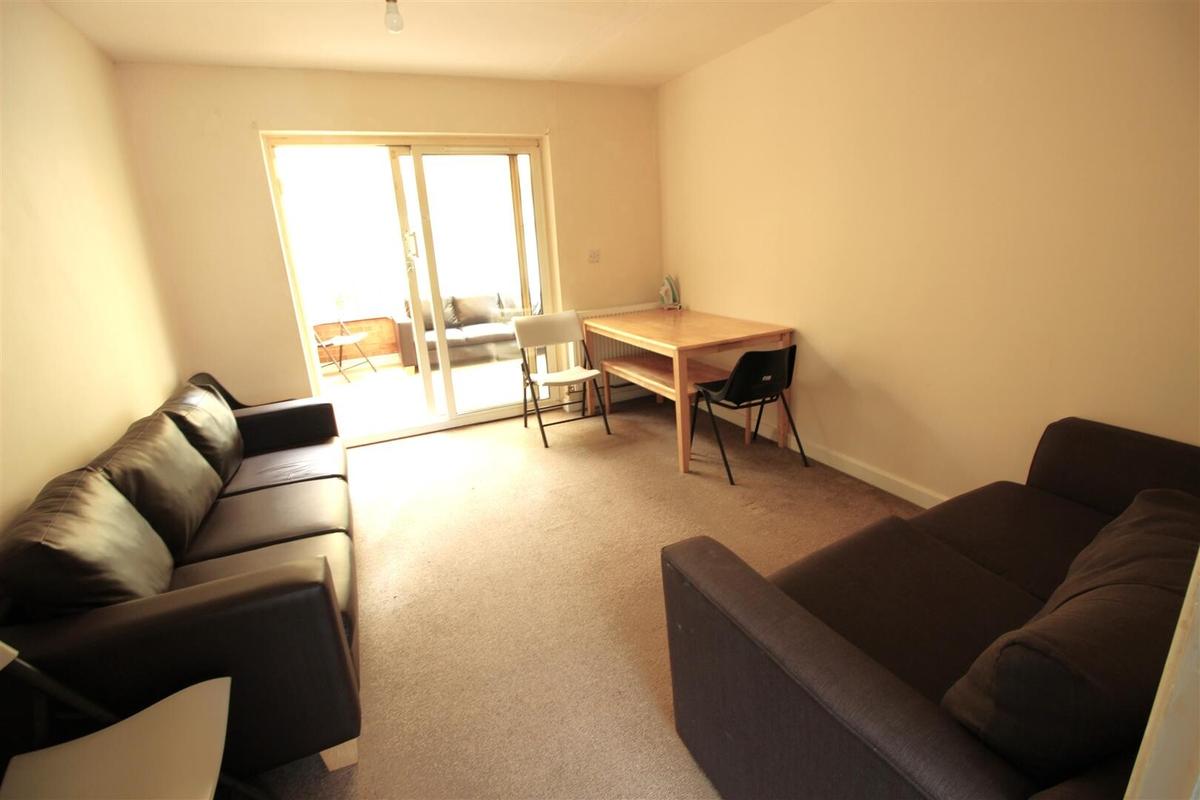 5 bedroom house for rent Bosanquet Close, London, UB8 3PE | UniHomes