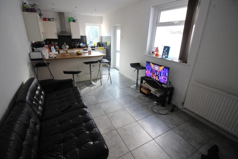 5 bedroom house for rent Cogan Terrace Cardiff, CF24 4AX | UniHomes